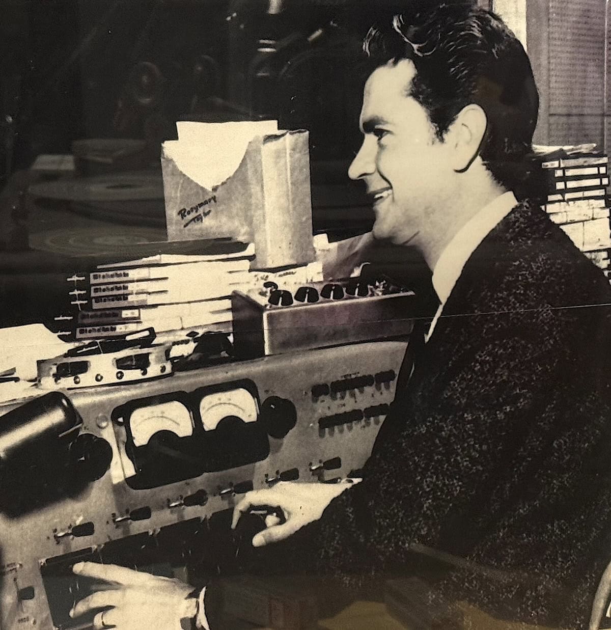 Visiting Sun Studio in Memphis: Walking in Elvis' Footsteps - MORE TIME ...